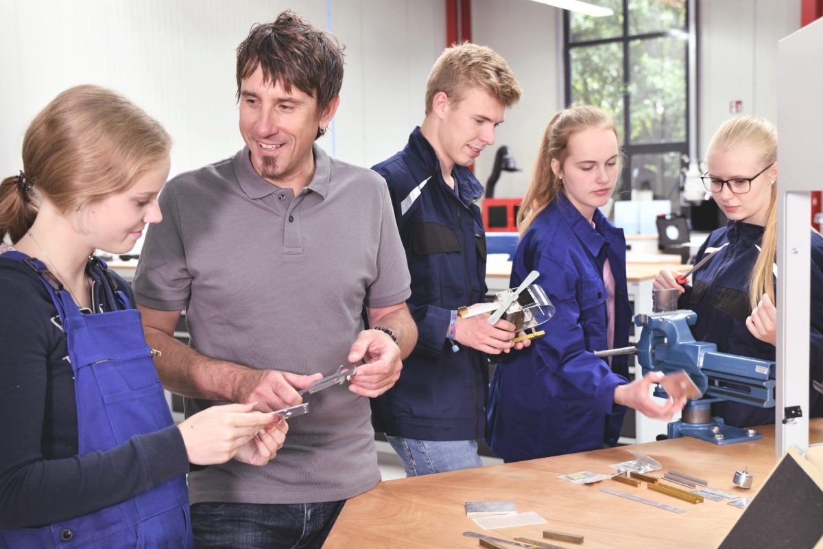 Technical concepts for schools, training centres & labs | Christiani