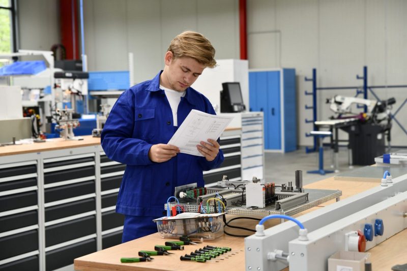 Electrical engineering workshop for school & vocational training ...